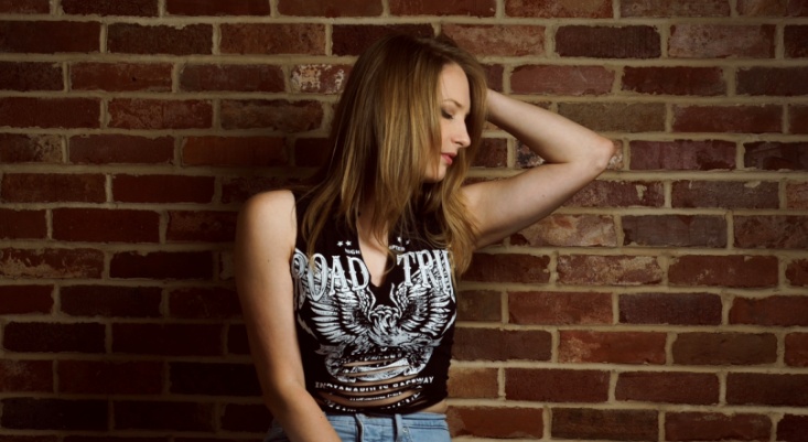 New Artist Spotlight: Melanie Meriney – Pop Blitz Magazine