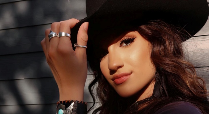 New Artist Spotlight: Savannah Rae – Pop Blitz Magazine